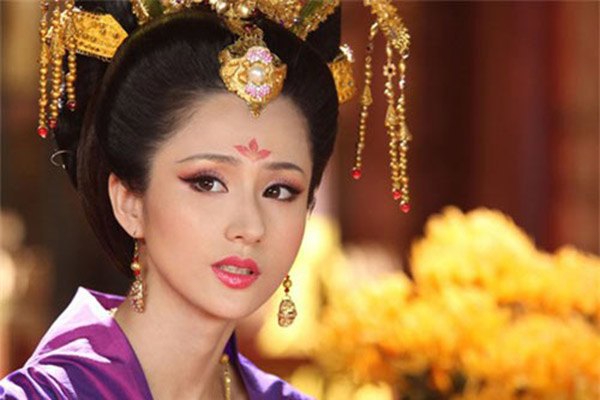 Hoàng hậu công khai hoang dâm trước mặt Hoàng đế, càng qua mặt càng ...