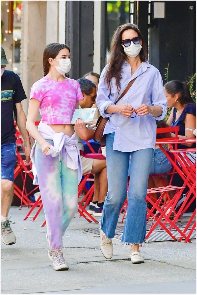 Sau 9 năm bị bỏ rơi, Suri chuyển đến sống cùng Tom Cruise vì giận dỗi ...