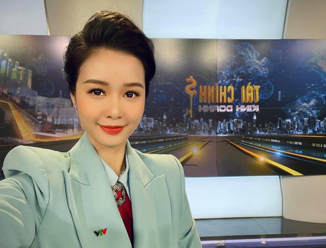 Nữ MC VTV từng bị cắt sóng vì mặt quá trẻ