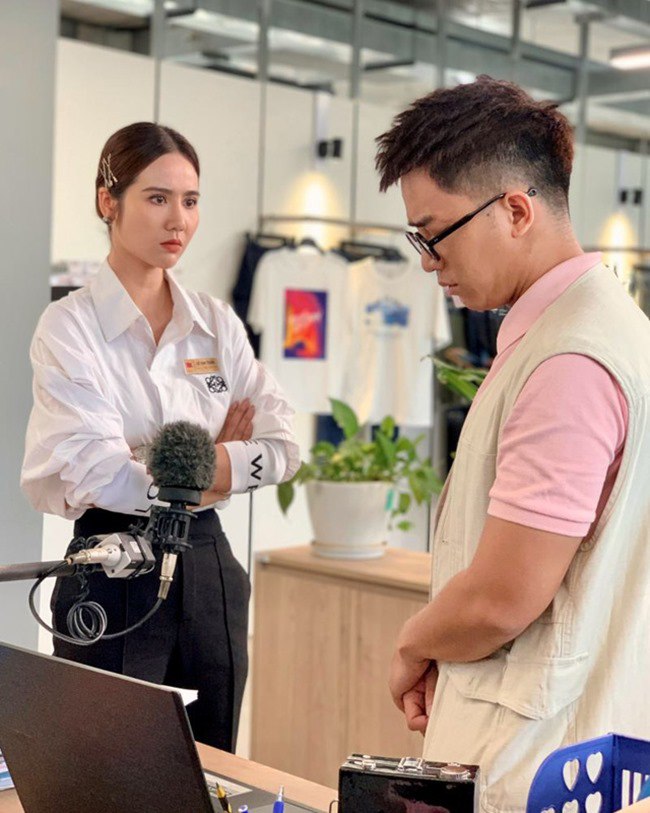 So với chị gái sinh đôi xứ Hàn ở Thương Ngày Nắng Về, nhan sắc của ...