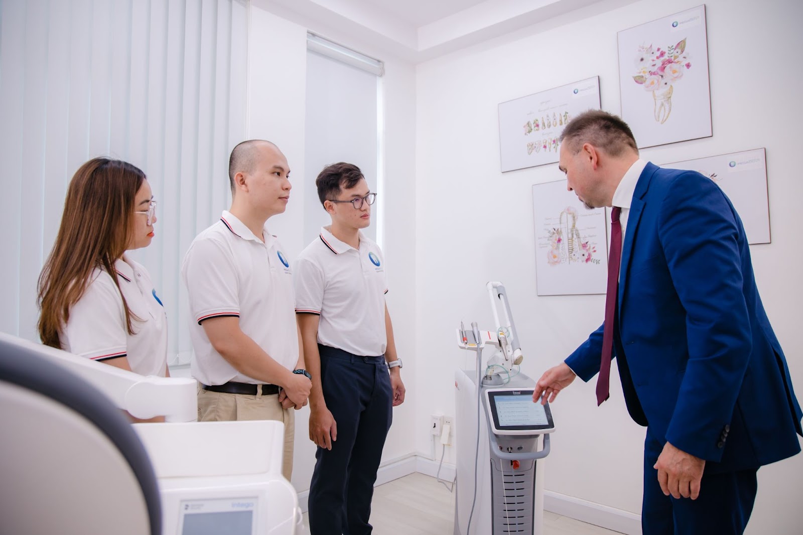 Lễ chuyển giao công nghệ Laser Lightwalker tân tiến tại Nha khoa Kỹ ...