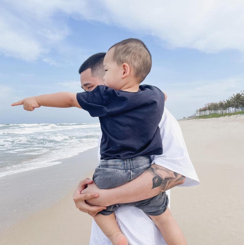 Chờ mãi không đau đẻ nên lôi bài ra chơi, đang thắng vang dội Tiktoker ...