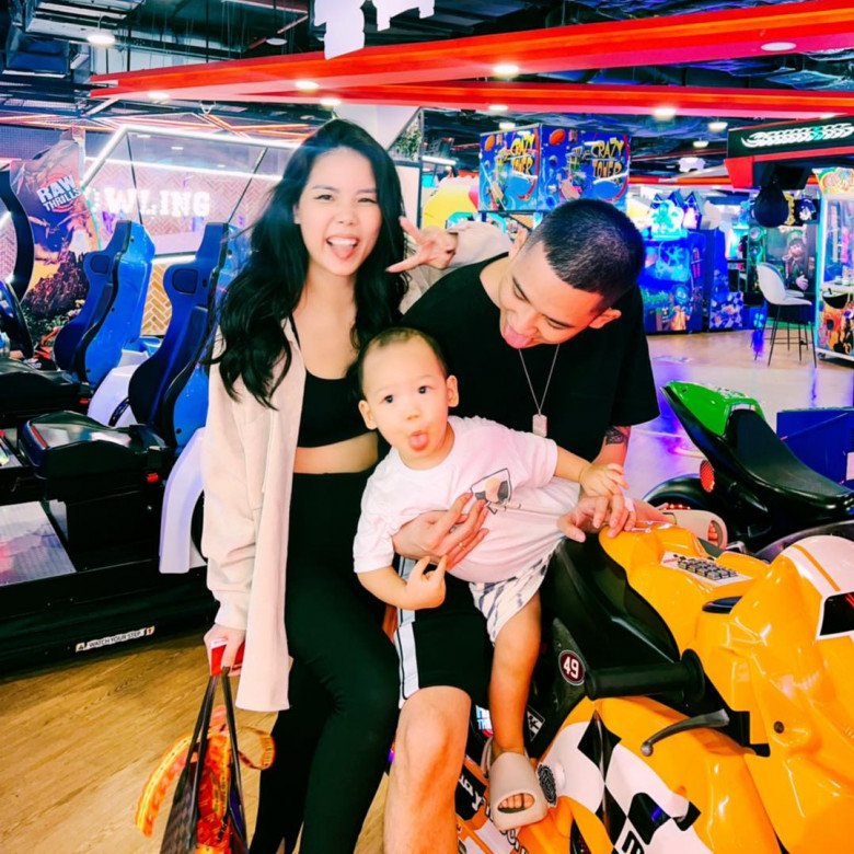 Chờ mãi không đau đẻ nên lôi bài ra chơi, đang thắng vang dội Tiktoker ...