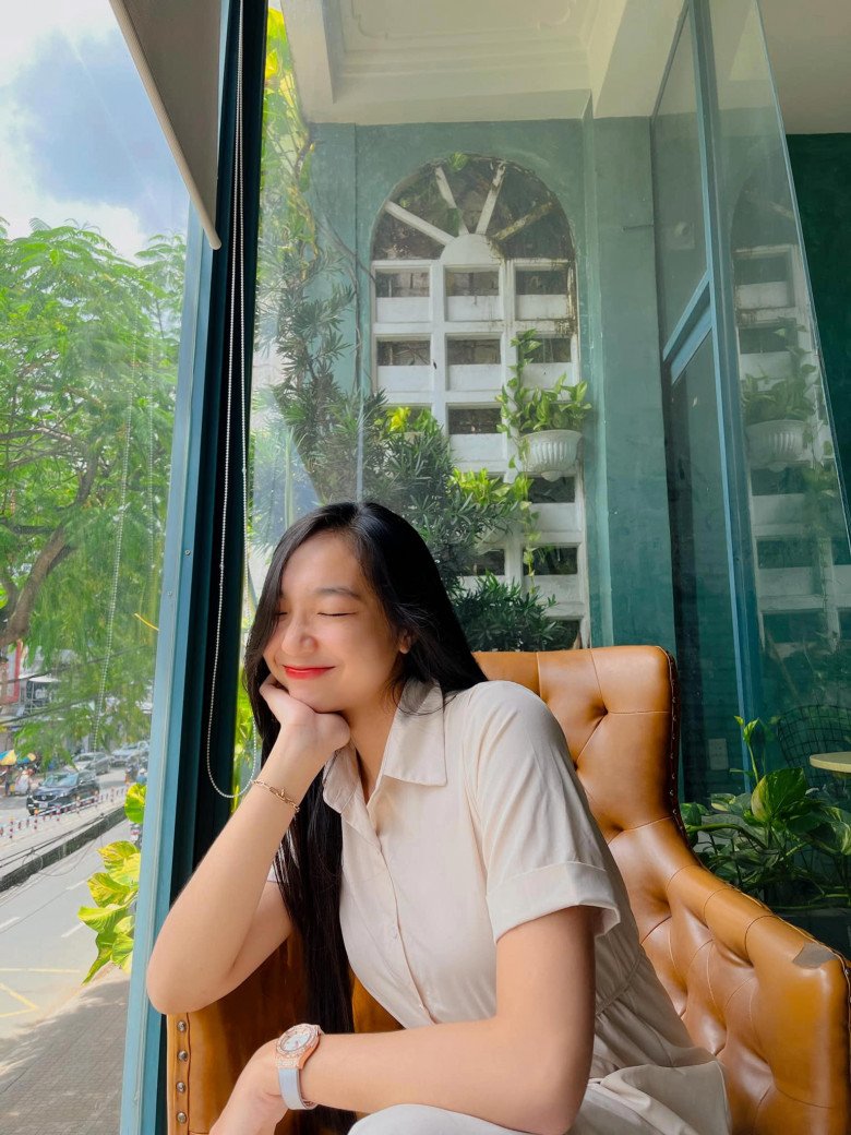 Cô bí thư Đoàn quê Cần Thơ có chân dài da trắng như bông bưởi, làm đường đua Hoa hậu Việt Nam ...