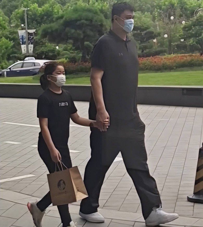 Bố cao 1m87, mẹ 1m7, chiều cao con gái 15 tuổi hiện tại khiến ai nấy ...