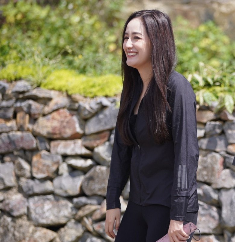 Có một Mai Phương Thúy mộc mạc trên tivi, hoa hậu giàu bậc nhất Việt ...