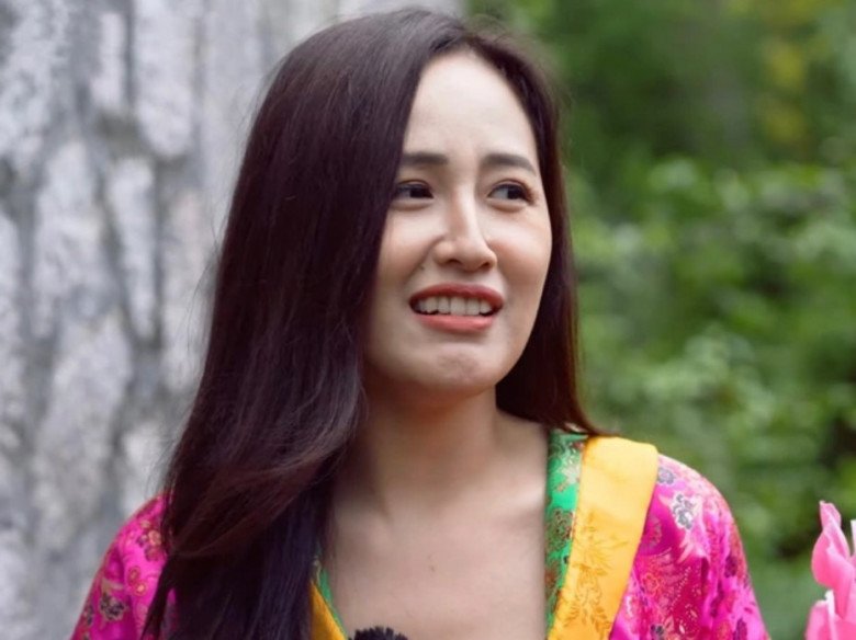 Có một Mai Phương Thúy mộc mạc trên tivi, hoa hậu giàu bậc nhất Việt Nam chẳng ngán nọng cằm ...