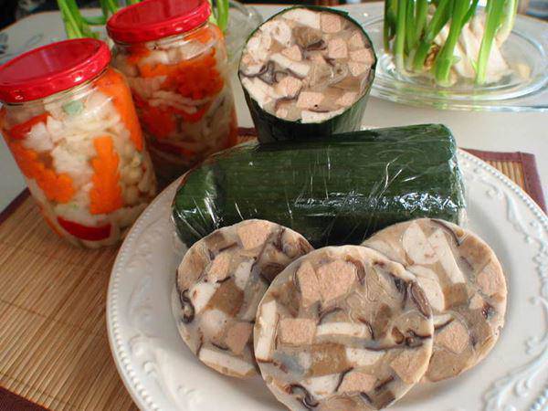 Cảnh Tuấn Hưng và Thanh Lam ngồi tiu nghỉu bên mâm cơm làm chồng bác sĩ ...