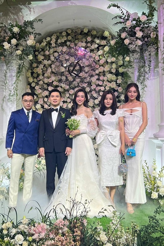 Lương Thuỳ Linh và thời trang đi ăn cưới lúc kín lúc hở, dám thẳng tay ...