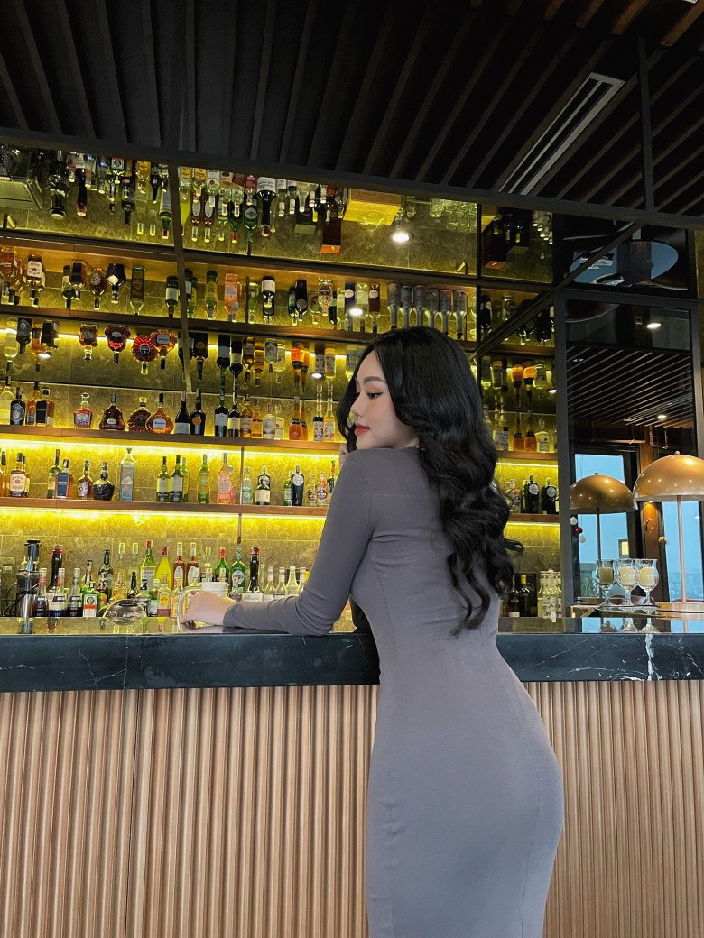 Hoa khôi Thủ đô cổ vũ World Cup: Mặt xinh dịu hiền nhưng từng táo bạo mặc đồ khiêm tốn vải