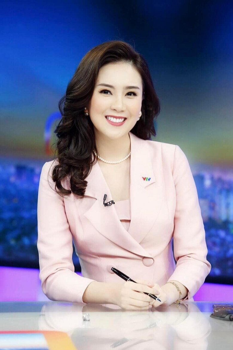 BTV đẹp nhất VTV khoe loạt hình 10 năm ở đài, bức ảnh lúc 22 tuổi làm ...