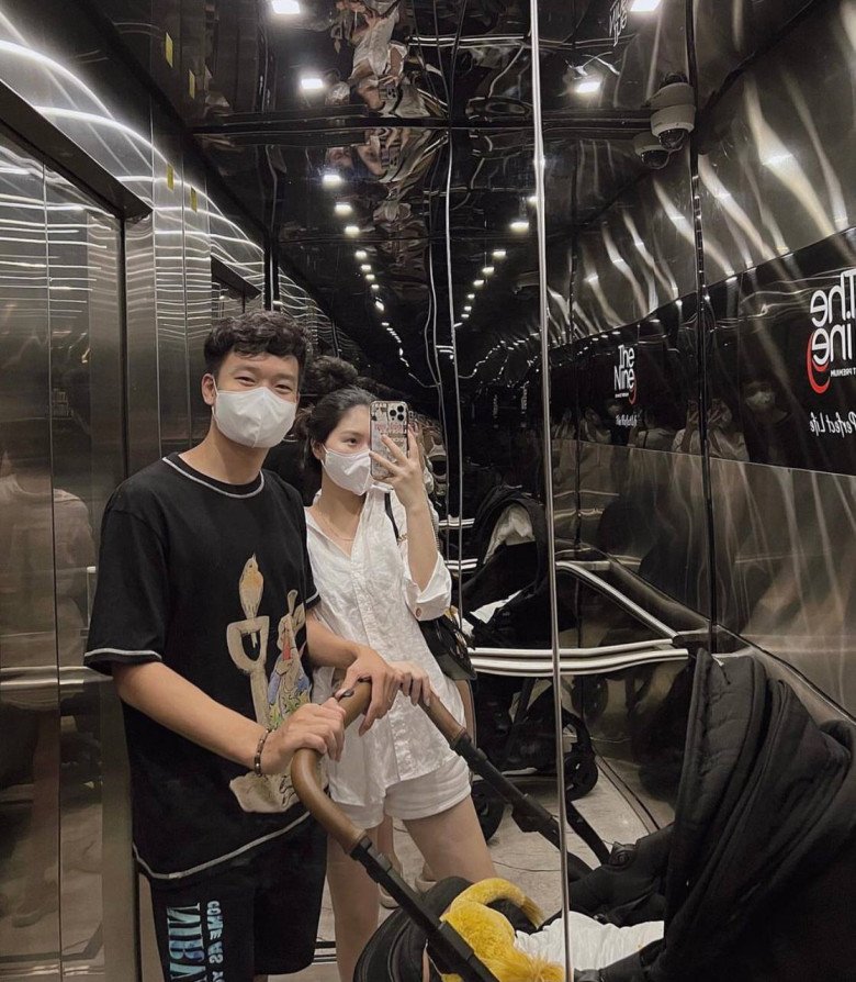 Hotgirl Tuyên Quang lấy chồng cầu thủ, đẻ xong 1 tháng mặc quần đùi ra phố, khoe dáng phát mê