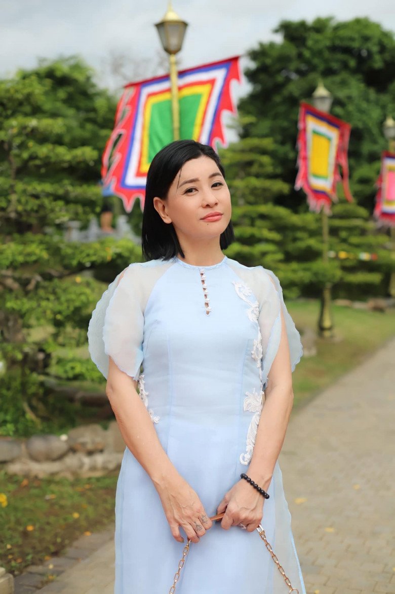 Hậu chia tay Kiều Minh Tuấn, Cát Phượng diện váy cưới lộng lẫy, tuyên ...