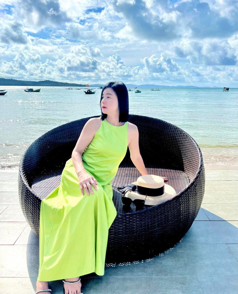 Hậu chia tay Kiều Minh Tuấn, Cát Phượng diện váy cưới lộng lẫy, tuyên ...