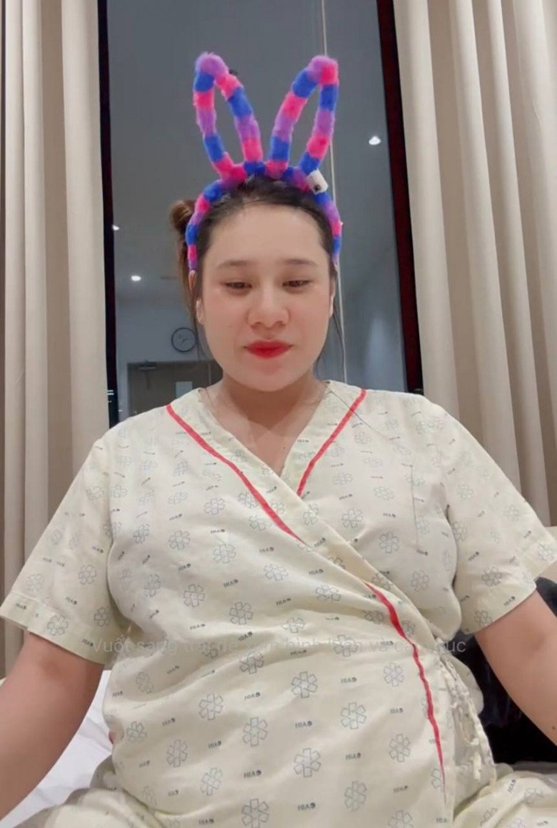 Hồ Bích Trâm Sinh Con Trai đầu Lòng Trước Giờ Lâm Bồn Vẫn Quậy Bác Sĩ