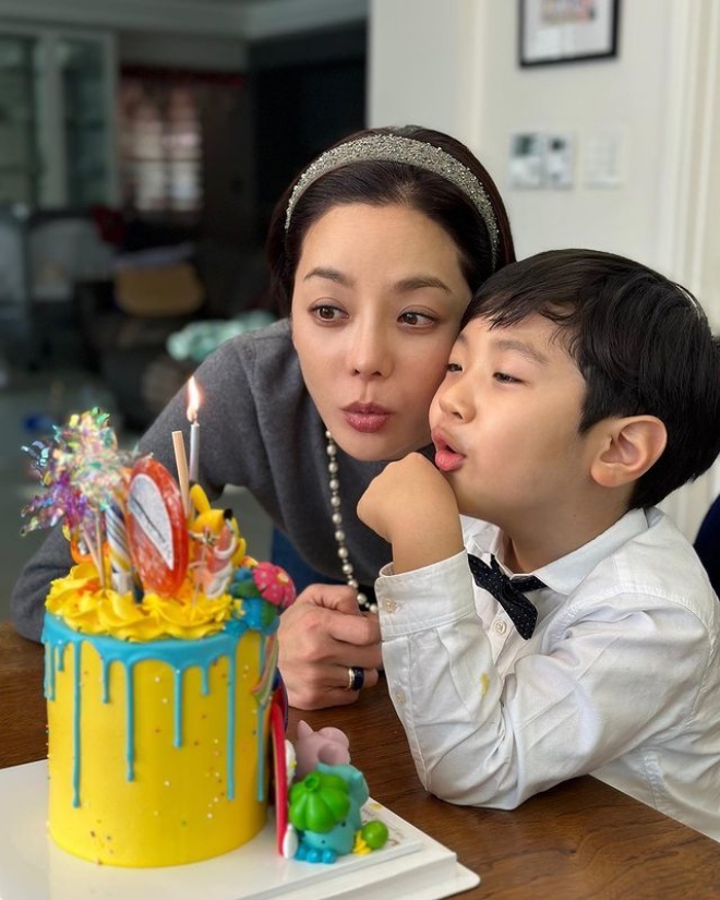 Bỏ chồng Trung Quốc, Chae Rim khoe ảnh bên con, chiếc nhẫn ngón áp út ...