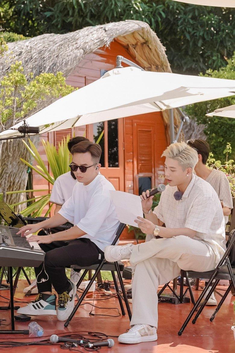 Hòa Minzy khẳng định Isaac là của mình, ghen ra mặt khi anh nói chuyện ...