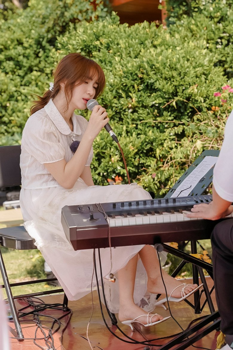 Hòa Minzy khẳng định Isaac là của mình, ghen ra mặt khi anh nói chuyện ...