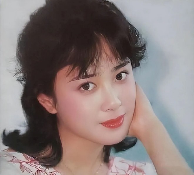 Đát Kỷ đẹp nhất màn ảnh đau đớn vì con trai đột ngột qua đời khi vừa ...
