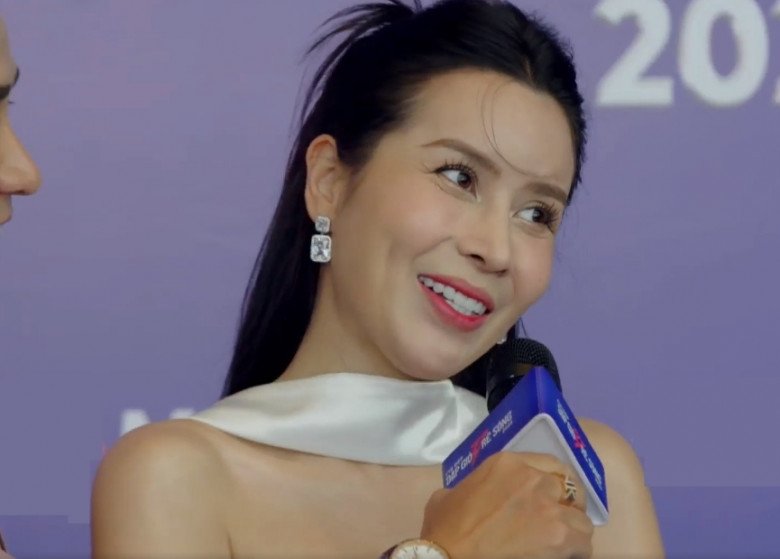 MC Nguyên Khang bị chê kém duyên khi hỏi Lưu Hương Giang lý do mất tích, vợ Hồ Hoài Anh phản ứng ...