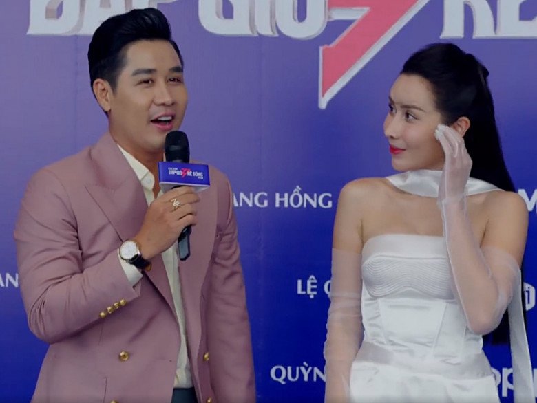 MC Nguyên Khang bị chê kém duyên khi hỏi Lưu Hương Giang lý do mất tích, vợ Hồ Hoài Anh phản ứng ...