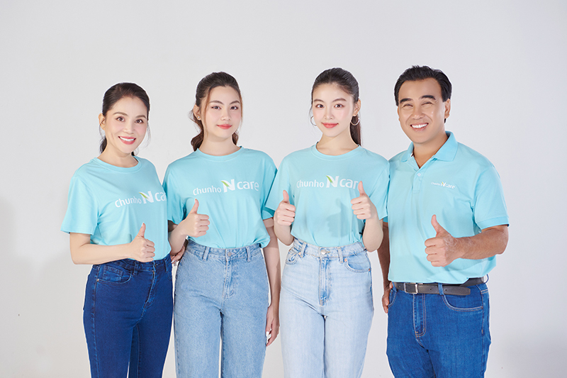 Gia đình Quyền Linh rạng rỡ trong buổi công bố Đại sứ thương hiệu Chunho Ncare
