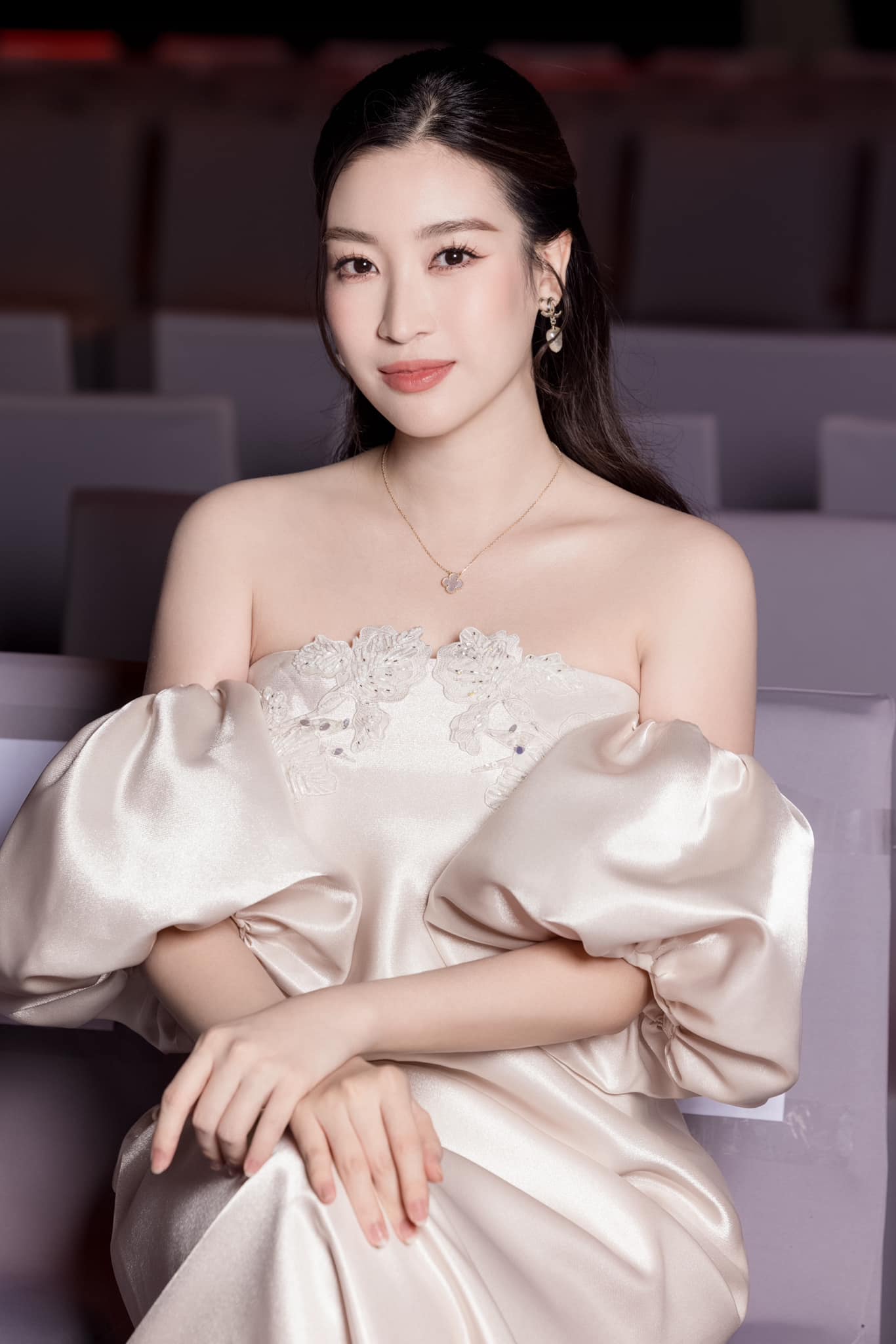 Đỗ Mỹ Linh Lần đầu Làm Mẹ Hốt Hoảng Vì Con Khóc Dỗ Mãi Không Nín Chồng Thiếu Gia Căng Thẳng