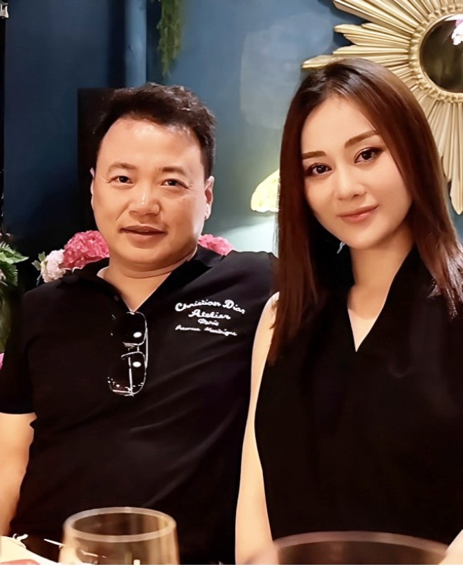 Phương Oanh tăng cân vùn vụt khi mang thai đôi, gương mặt tròn xoe phải làm 1 điều hiếm thấy