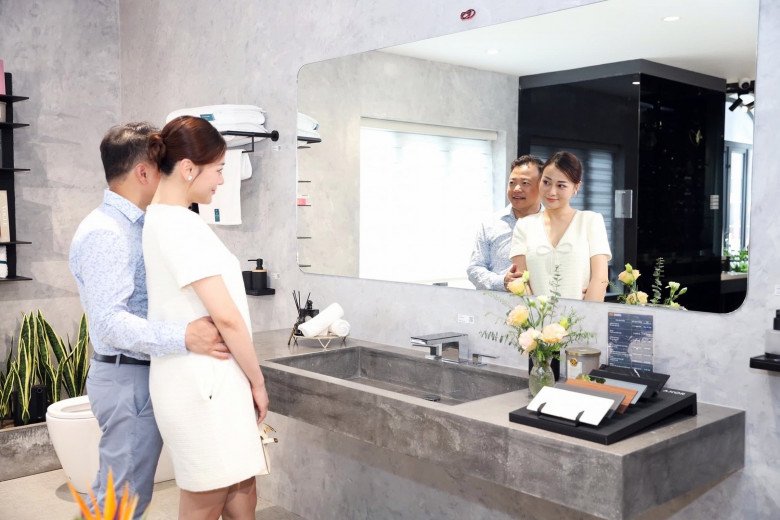 Phương Oanh tăng cân vùn vụt khi mang thai đôi, gương mặt tròn xoe phải ...