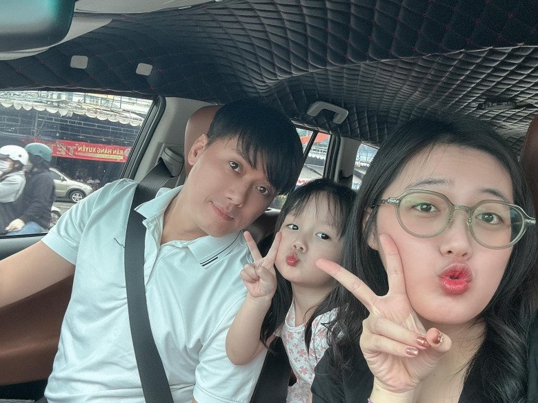 Quách Ngọc Tuyên đón con thứ 2 với vợ kém 16 tuổi, bật khóc nức nở khi ...