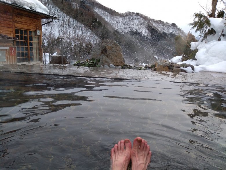 8 suối nước nóng tuyệt vời nhất Nhật Bản, có nơi giá cực rẻ thậm chí là miễn phí