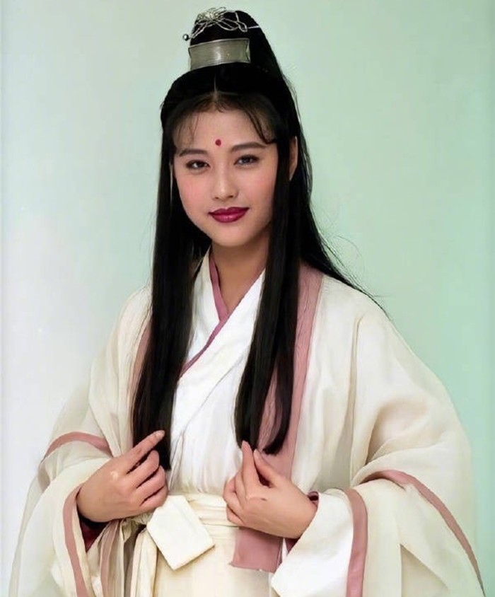 Thời kỳ đỉnh cao của Châu Hải My: Cười đẹp khuynh thành, Kim Dung chỉ nhìn đã muốn đổi kết phim