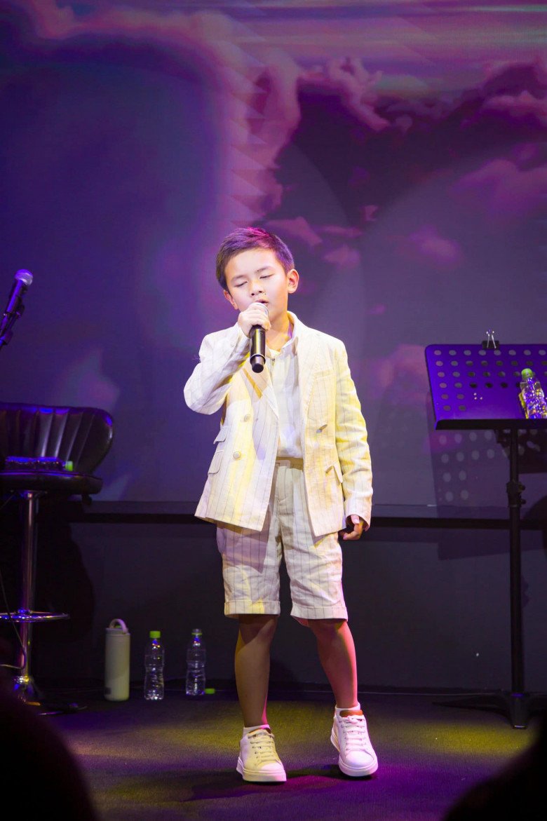 Vợ cũ Đan Trường hé lộ cách nói đặc biệt về chồng cũ trước mặt con, quý ...