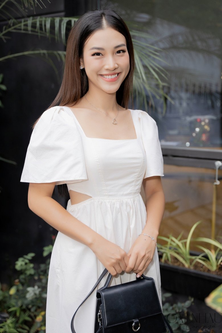 Chồng cũ mỗi tháng đều qua nhà Á hậu Hoàng Oanh ngủ, tới mức người đẹp phải hỏi: Sao lì vậy?