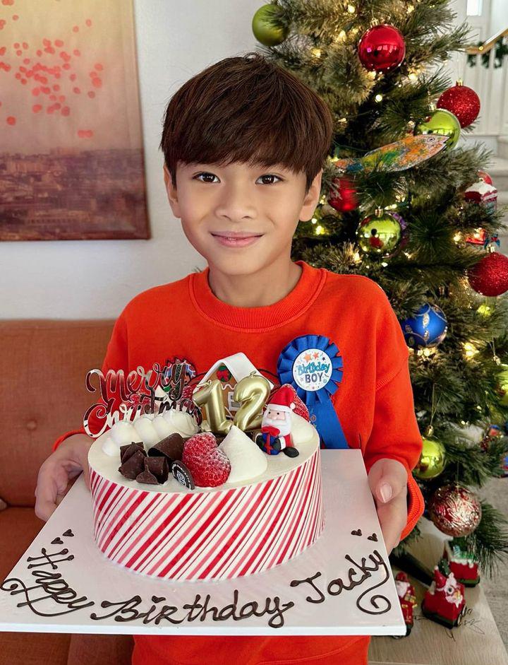 Jacky Minh Trí điển trai đón sinh nhật tuổi 12 bên Thanh Thảo và mẹ ...