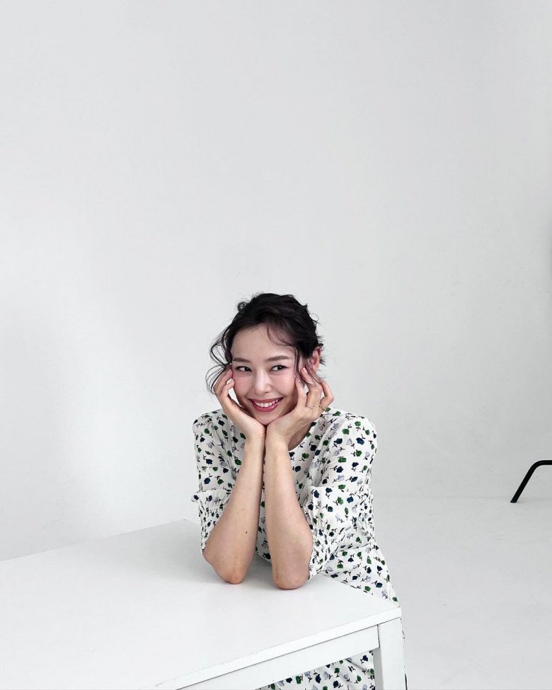 Có nhan sắc lệch chuẩn nhất Hàn Quốc 2006, U40 giờ là mẹ 1 con khoe ảnh không sửa, chẳng ai dám chê