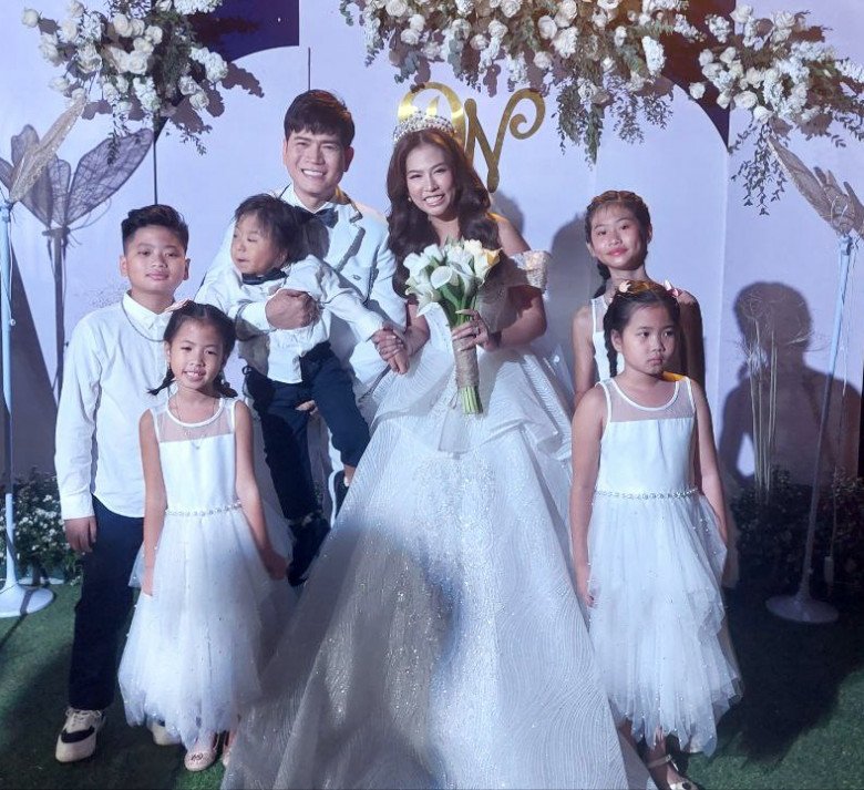 Đám cưới Quách Thành Danh và vợ sau 12 năm chung sống: 5 con chứng kiến ...