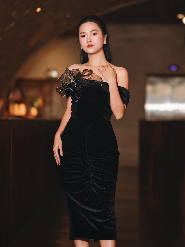 Lâm Vỹ Dạ diện váy cưới như công chúa, khoe một điểm khác hoàn toàn ...