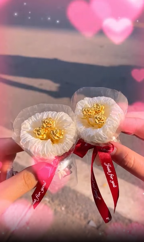 Mạng xã hội xôn xao "bó hoa vàng” tặng chị em ngày 20/10