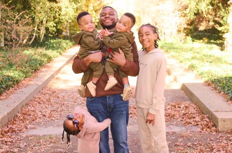 Cặp song sinh dính liền đón Giáng sinh đầu tiên tại nhà: "Giấc mơ đã ...