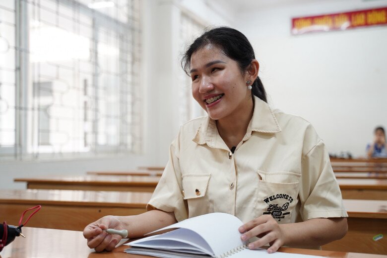 Cô gái mù là sinh viên đại học top đầu: Từng tổn thương vì cô giáo từ chối đến thành tích học khủng