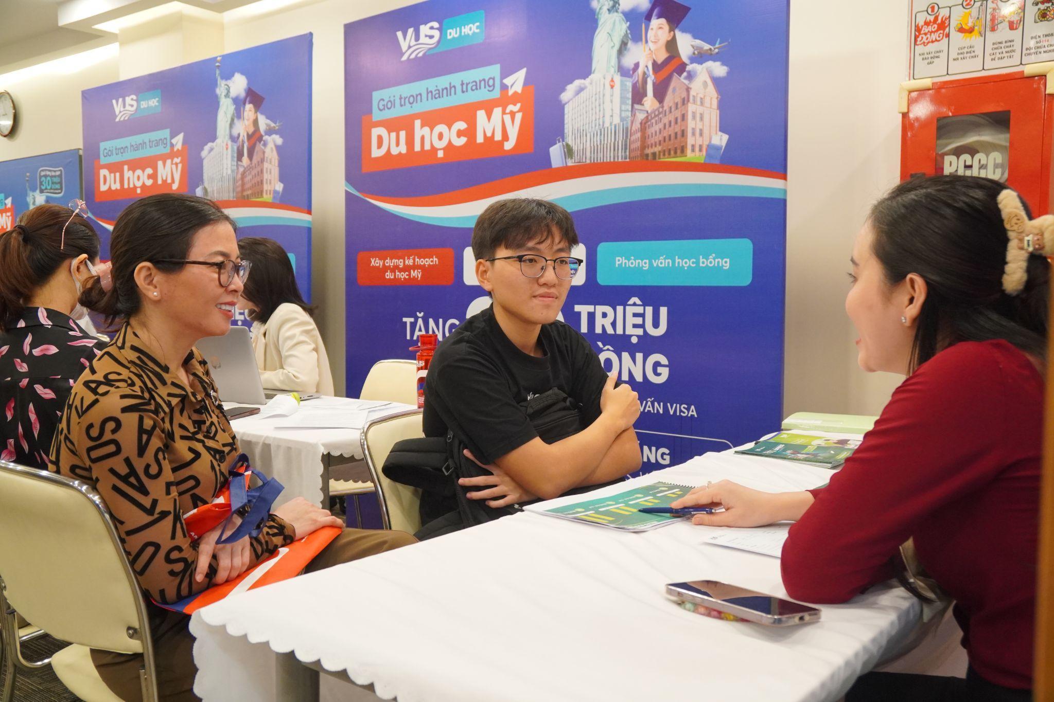 VUS ra mắt chương trình tư vấn du học – Gói trọn hành trang cho học sinh