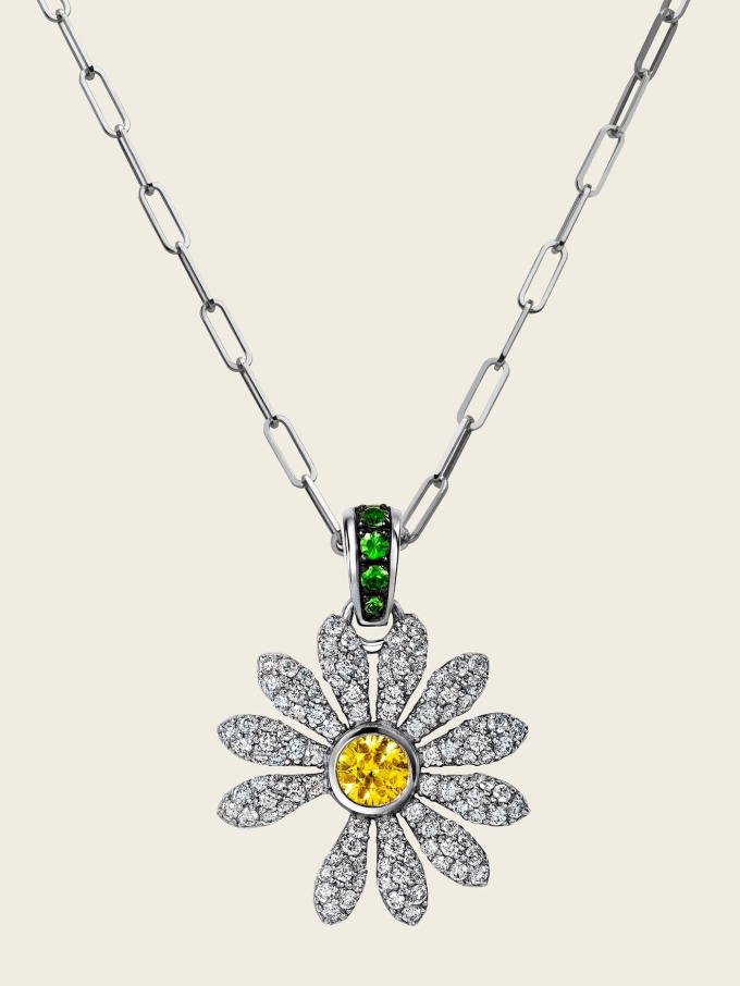 Đàm Thu Trang đeo vòng cổ 300 triệu đồng đi concert G-Dragon