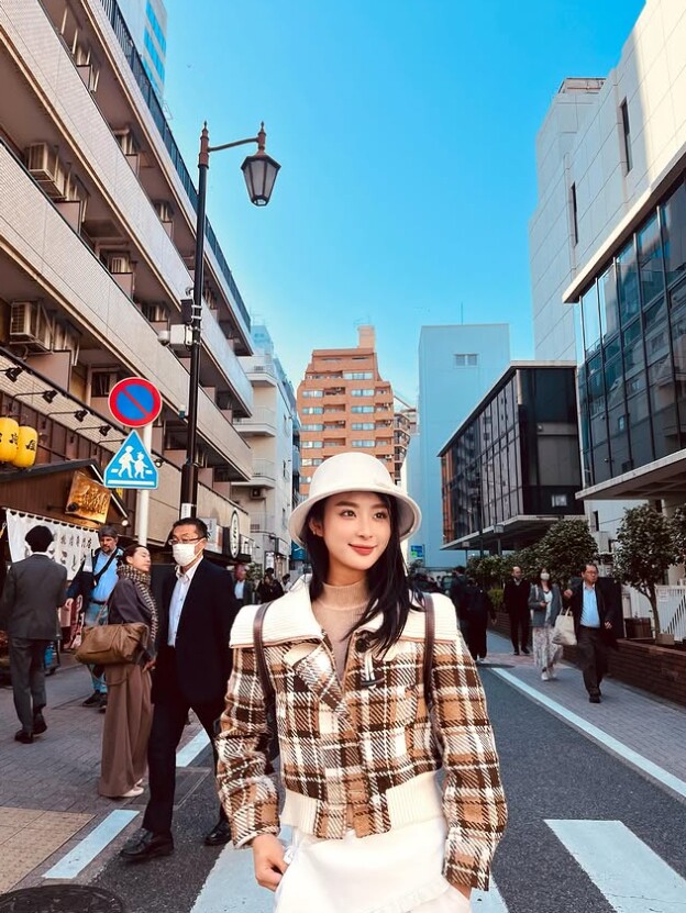 Gu ăn mặc trái ngược của con gái ông trùm hot nhất Việt Nam: Trên phim cực ngầu, ngoài đời quyến ...