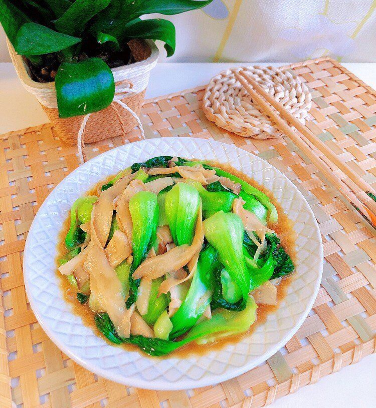 Loại rau giàu canxi đem xào với thứ này được món ăn vừa ngon lại bổ ...