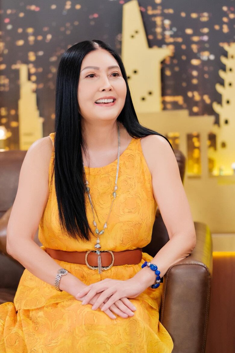 Sốc với vẻ trẻ đẹp tuổi 70 của nữ danh ca được phán số khổ: Biết yêu từ ...