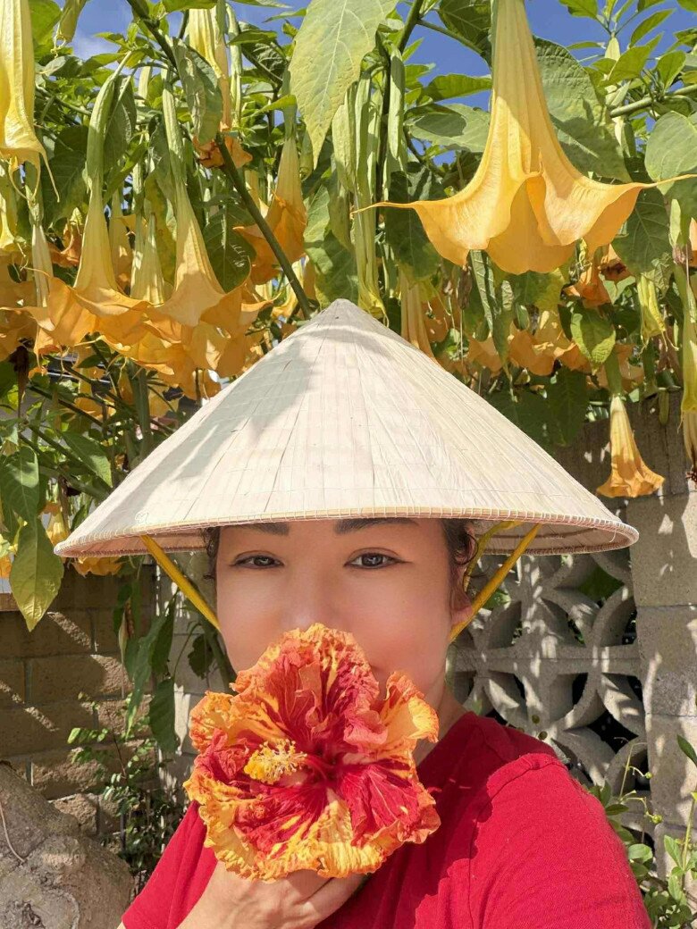 Vườn tuyệt đẹp trong biệt thự 30 tỷ của danh hài Thúy Nga: Ngập tràn sen đá, trái cây lúc lỉu ...