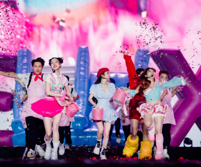 Concert Em xinh say hi Day 2: BTC xin lỗi sau vụ bắn pháo hoa vào khán ...