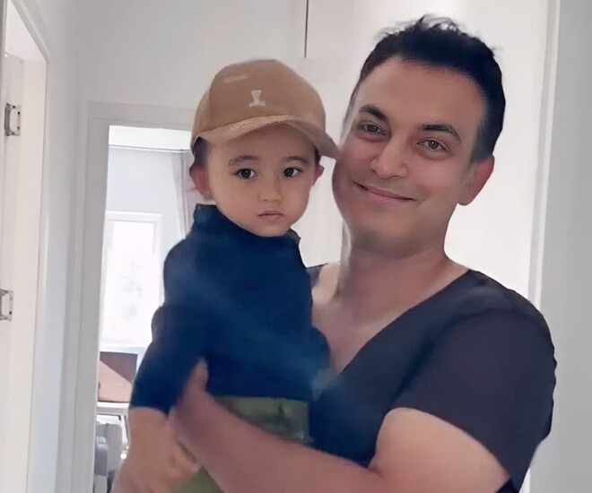 Võ Hạ Trâm bất lực vì đẻ thuê: Quý tử lai Ấn chỉ mê bố, sao y bản chính cô chị từ ngoại hình đến ...