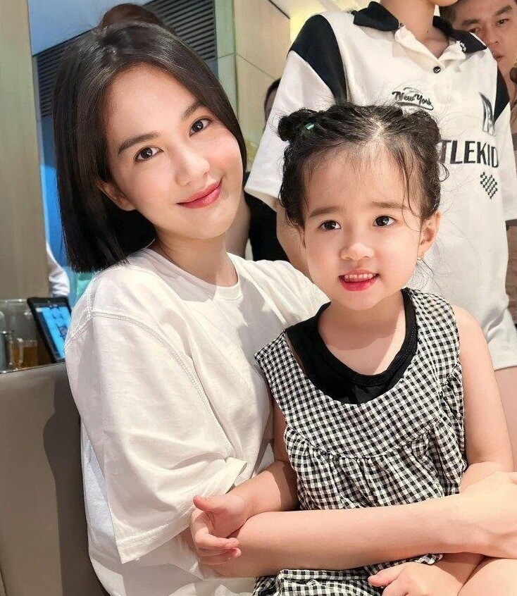 Chị ruột Ngọc Trinh U50 qua 3 lần sinh nở dáng vẫn nuột nà, kiếm nửa tỷ ...